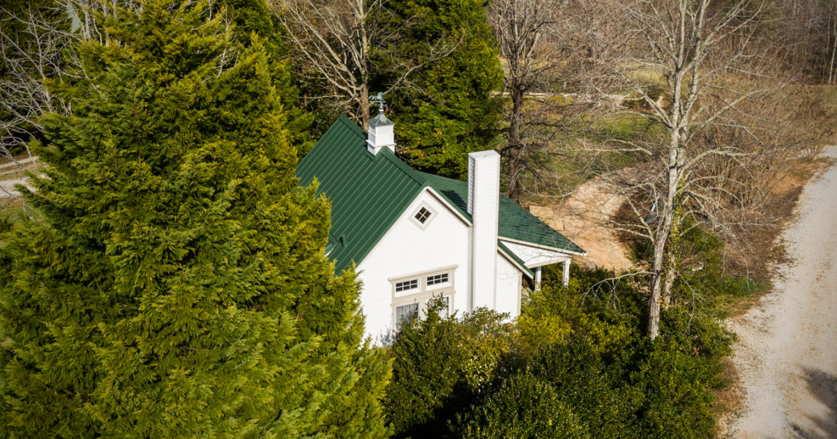 Trusting Your Home to a Professional Metal Roof Contractor | Guy Roofing